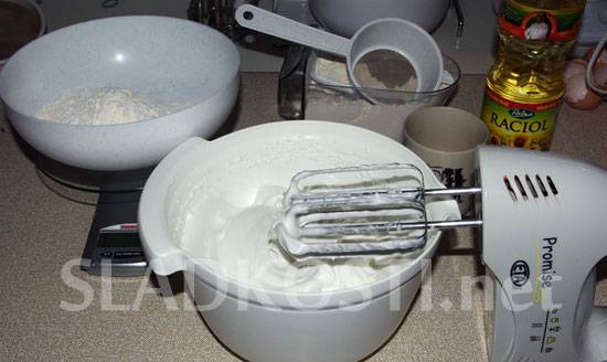 Oříšková roláda s mřížkami - snadnevareni